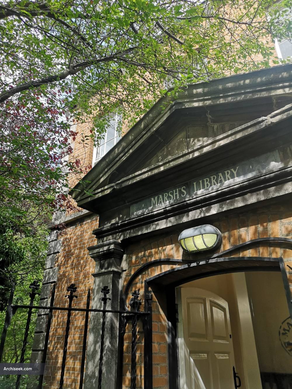 1701 - Marsh's Library, St Patrick's Close, Dublin - Architecture of ...