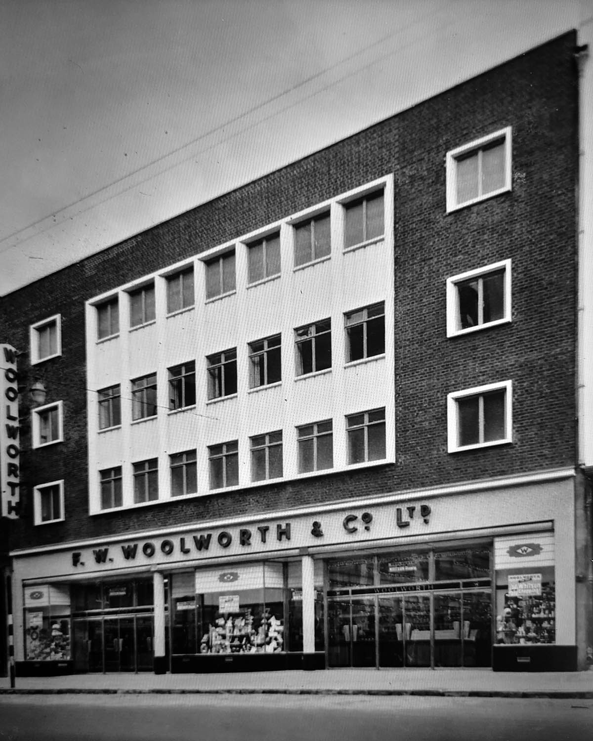 1963 – Woolworth’s O’Connell Street, Limerick | Archiseek.com